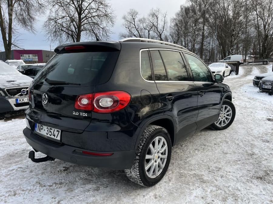 Melns Volkswagen Tiguan 2008 Gulbene, ar dzinēja tilpumu 2.00 L un nobraukumu 326 tūkst. km par 5990 €, foto 4 vietnē AUTOMOTO.COM.LV
