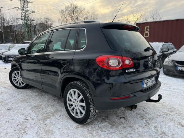Black Volkswagen Tiguan 2008 in Gulbene, with an engine capacity of 2.00 L and mileage of 326 thousand km for 5990 €, photo 5 on AUTOMOTO.COM.LV