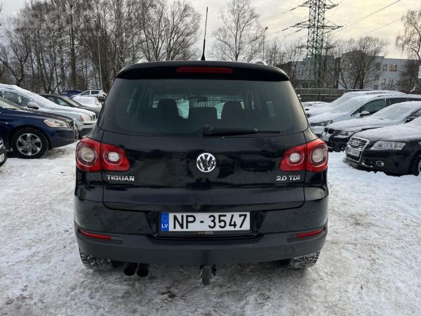 Black Volkswagen Tiguan 2008 in Gulbene, with an engine capacity of 2.00 L and mileage of 326 thousand km for 5990 €, photo 6 on AUTOMOTO.COM.LV