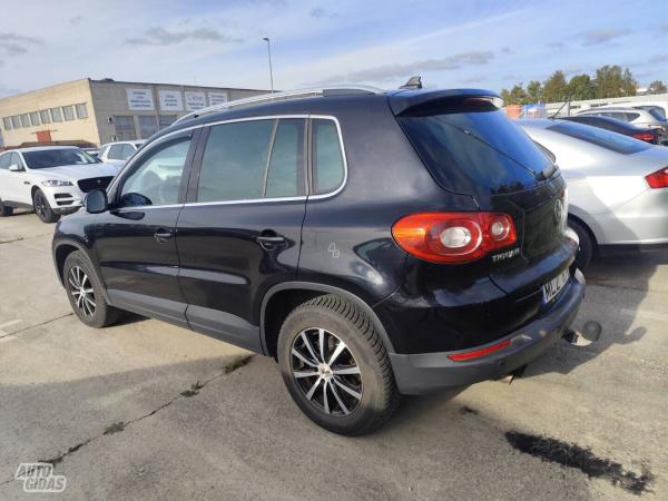 Melns Volkswagen Tiguan 2008 Šauļi, ar dzinēja tilpumu 1.40 L un nobraukumu 273 tūkst. km par 4550 €, foto 5 vietnē AUTOMOTO.COM.LV