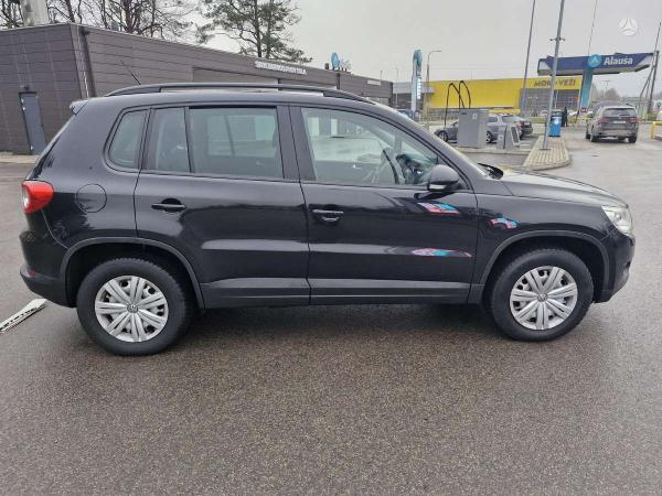 Melns Volkswagen Tiguan 2008 Utena, ar dzinēja tilpumu 1.97 L un nobraukumu 255 tūkst. km par 5650 €, foto 1 vietnē AUTOMOTO.COM.LV