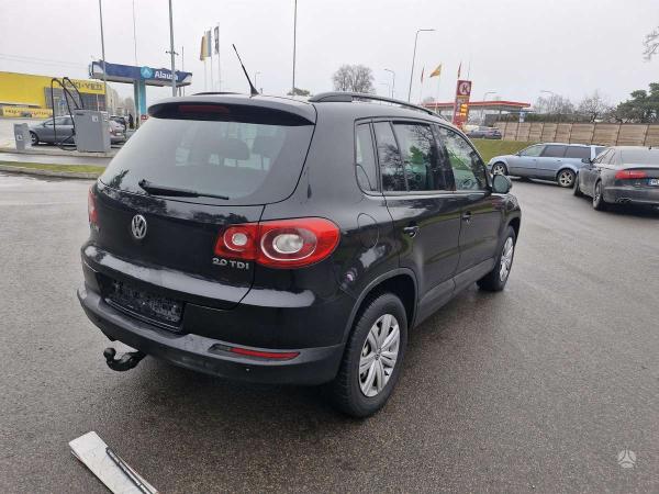 Melns Volkswagen Tiguan 2008 Utena, ar dzinēja tilpumu 1.97 L un nobraukumu 255 tūkst. km par 5650 €, foto 5 vietnē AUTOMOTO.COM.LV