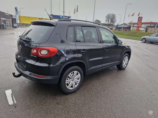 Melns Volkswagen Tiguan 2008 Utena, ar dzinēja tilpumu 1.97 L un nobraukumu 255 tūkst. km par 5650 €, foto 6 vietnē AUTOMOTO.COM.LV