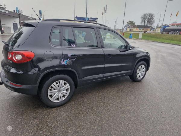 Melns Volkswagen Tiguan 2008 Utena, ar dzinēja tilpumu 1.97 L un nobraukumu 255 tūkst. km par 5650 €, foto 7 vietnē AUTOMOTO.COM.LV