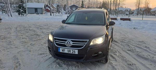 Melns Volkswagen Tiguan 2008 Plungė, ar dzinēja tilpumu 1.97 L un nobraukumu 270 tūkst. km par 5250 €, foto 1 vietnē AUTOMOTO.COM.LV