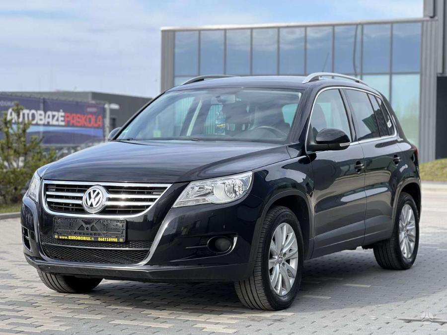 Black Volkswagen Tiguan 2008 in Siauliai, with an engine capacity of 1.39 L and mileage of 190 thousand km for 4900 €, photo 2 on AUTOMOTO.COM.LV
