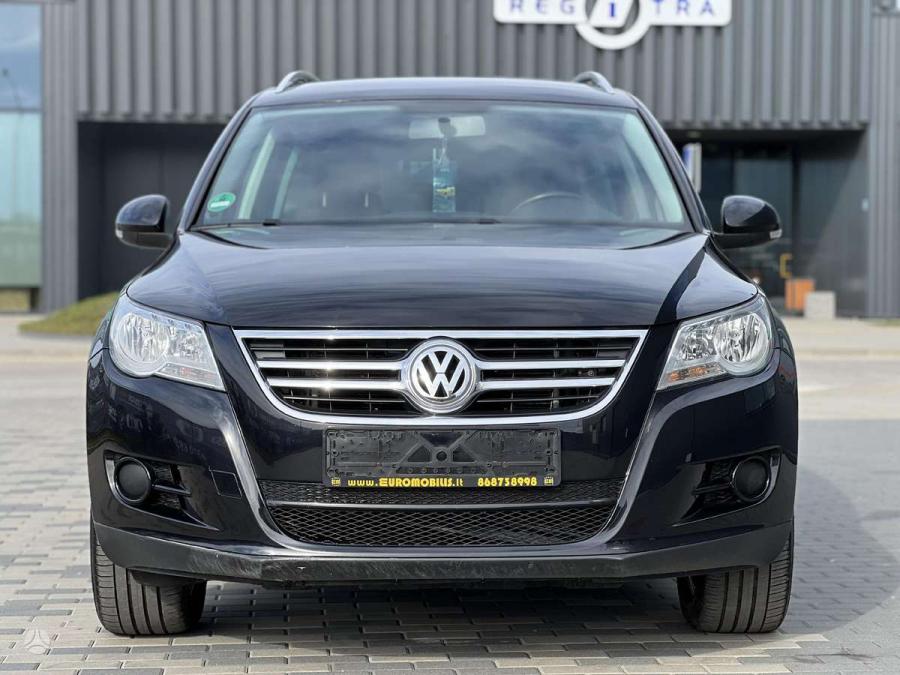 Black Volkswagen Tiguan 2008 in Siauliai, with an engine capacity of 1.39 L and mileage of 190 thousand km for 4900 €, photo 3 on AUTOMOTO.COM.LV
