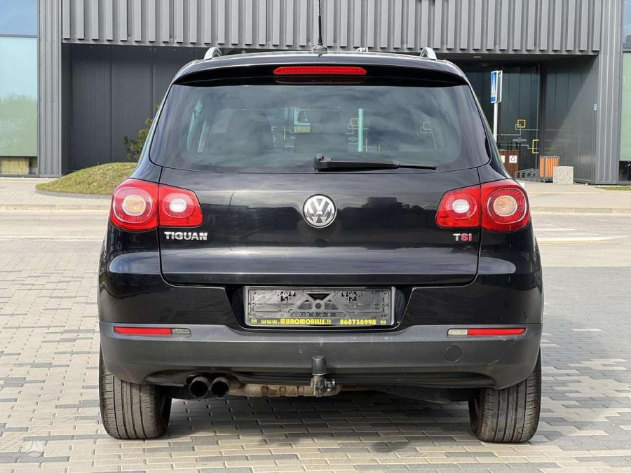 Black Volkswagen Tiguan 2008 in Siauliai, with an engine capacity of 1.39 L and mileage of 190 thousand km for 4900 €, photo 6 on AUTOMOTO.COM.LV
