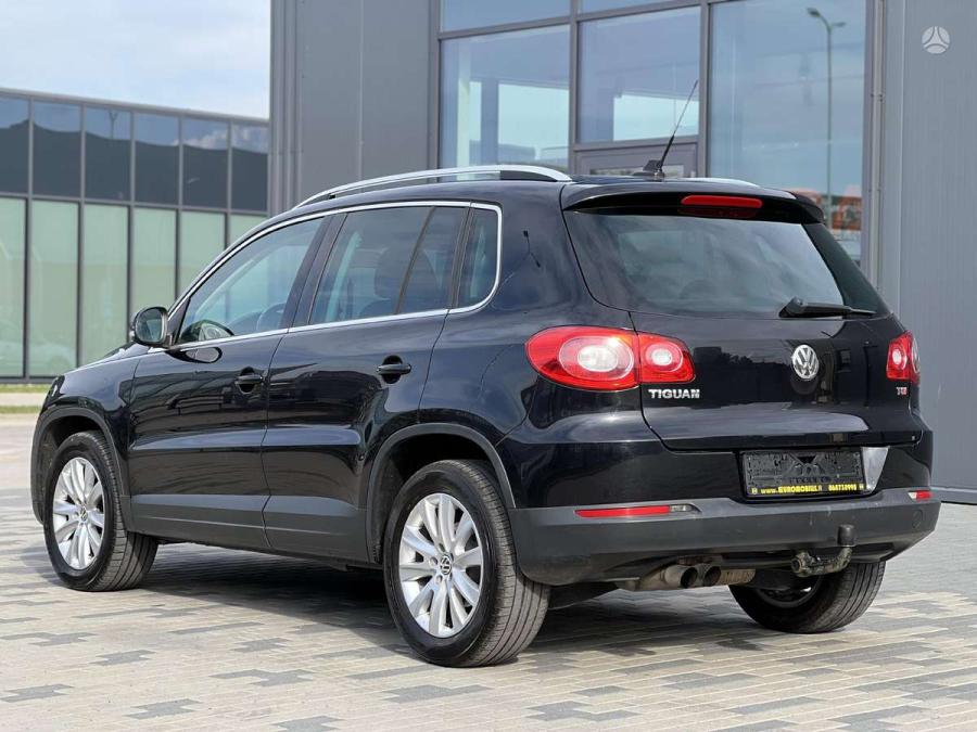 Black Volkswagen Tiguan 2008 in Siauliai, with an engine capacity of 1.39 L and mileage of 190 thousand km for 4900 €, photo 8 on AUTOMOTO.COM.LV