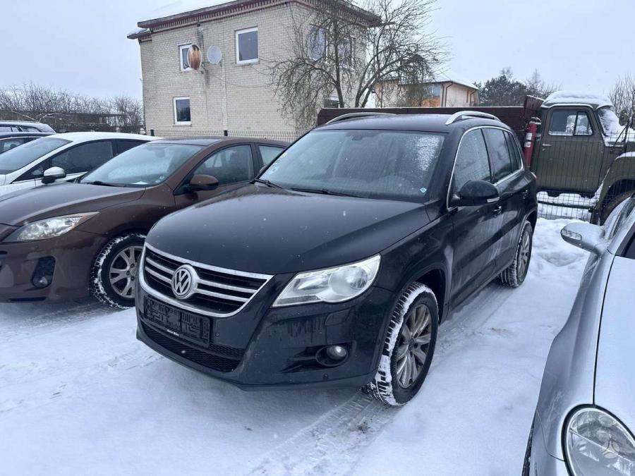 Black Volkswagen Tiguan 2008 in Vilnius, with an engine capacity of 1.98 L and mileage of 362 thousand km for 3950 €, photo 1 on AUTOMOTO.COM.LV