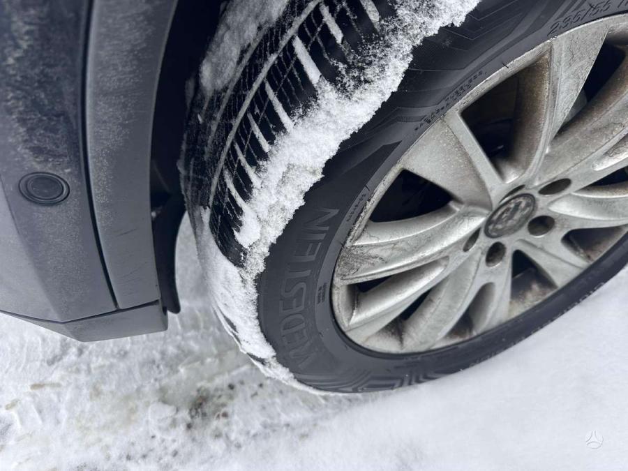 Black Volkswagen Tiguan 2008 in Vilnius, with an engine capacity of 1.98 L and mileage of 362 thousand km for 3950 €, photo 4 on AUTOMOTO.COM.LV