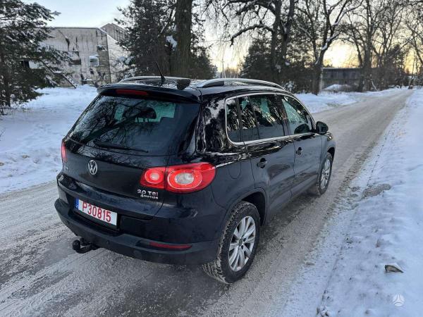 Black Volkswagen Tiguan 2008 in Vilnius, with an engine capacity of 1.98 L and mileage of 362 thousand km for 3950 €, photo 4 on AUTOMOTO.COM.LV