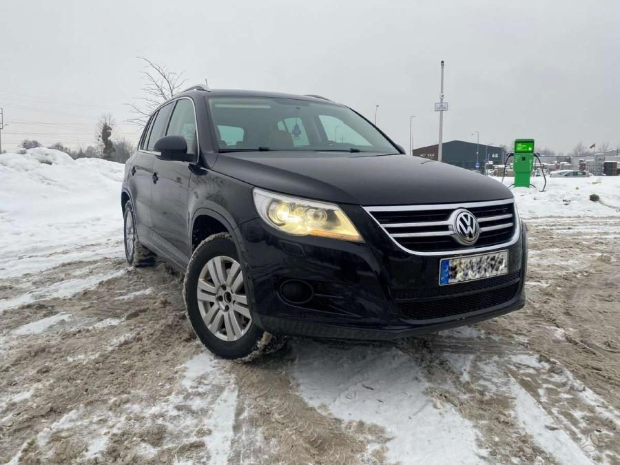 Black Volkswagen Tiguan 2008 in Kaunas, with an engine capacity of 1.39 L and mileage of 262 thousand km for 5600 €, photo 2 on AUTOMOTO.COM.LV