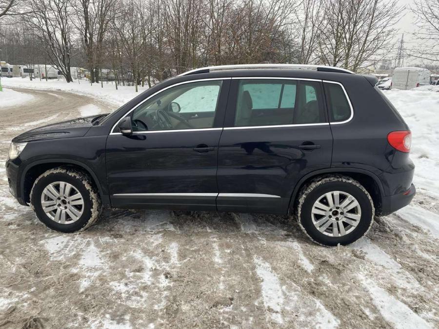 Black Volkswagen Tiguan 2008 in Kaunas, with an engine capacity of 1.39 L and mileage of 262 thousand km for 5600 €, photo 8 on AUTOMOTO.COM.LV