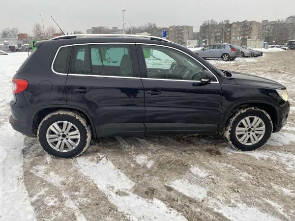 Black Volkswagen Tiguan 2008 in Kaunas, with an engine capacity of 1.39 L and mileage of 262 thousand km for 5600 €, photo 10 on AUTOMOTO.COM.LV