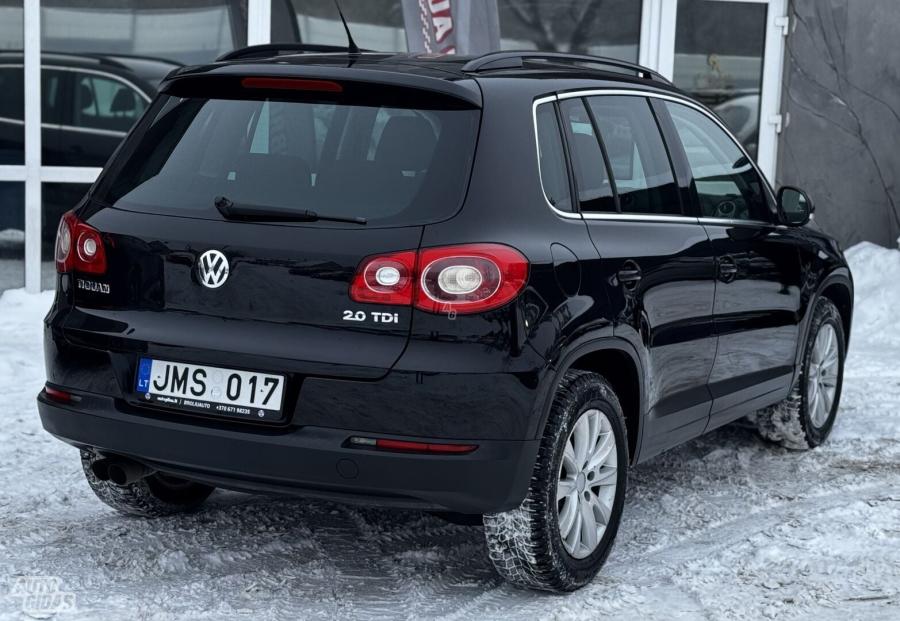 Melns Volkswagen Tiguan 2008 Radviliškis, ar dzinēja tilpumu 2.00 L un nobraukumu 264 tūkst. km par 5250 €, foto 12 vietnē AUTOMOTO.COM.LV