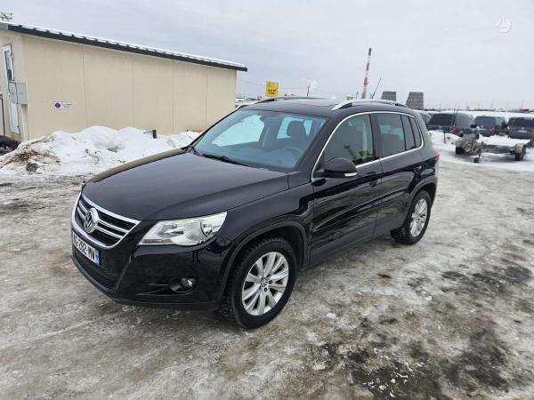 Black Volkswagen Tiguan 2008 in Vilnius, with an engine capacity of 1.97 L and mileage of 277 thousand km for 6200 €, photo 1 on AUTOMOTO.COM.LV