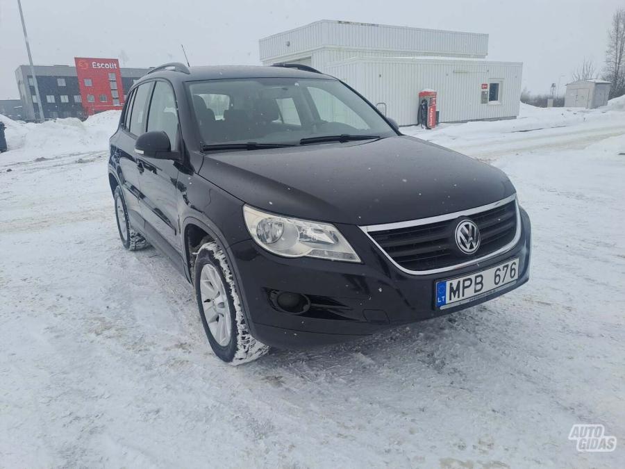Melns Volkswagen Tiguan 2008 Klaipėda, ar dzinēja tilpumu 2.00 L un nobraukumu 412 tūkst. km par 4700 €, foto 1 vietnē AUTOMOTO.COM.LV