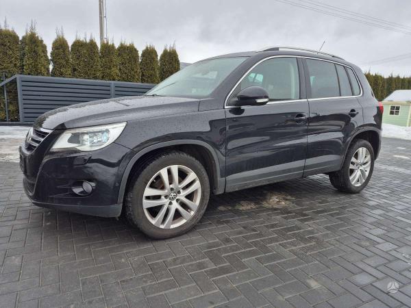 Black Volkswagen Tiguan 2008 in Vilkaviskis, with an engine capacity of 1.97 L and mileage of 220 thousand km for 4600 €, photo 1 on AUTOMOTO.COM.LV
