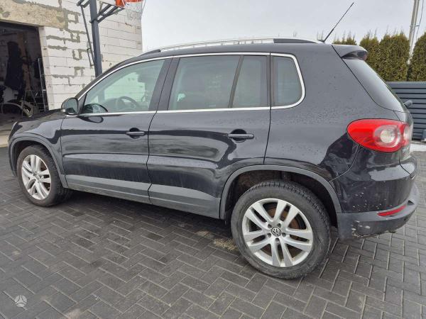 Black Volkswagen Tiguan 2008 in Vilkaviskis, with an engine capacity of 1.97 L and mileage of 220 thousand km for 4600 €, photo 2 on AUTOMOTO.COM.LV