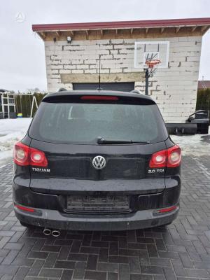 Black Volkswagen Tiguan 2008 in Vilkaviskis, with an engine capacity of 1.97 L and mileage of 220 thousand km for 4600 €, photo 6 on AUTOMOTO.COM.LV