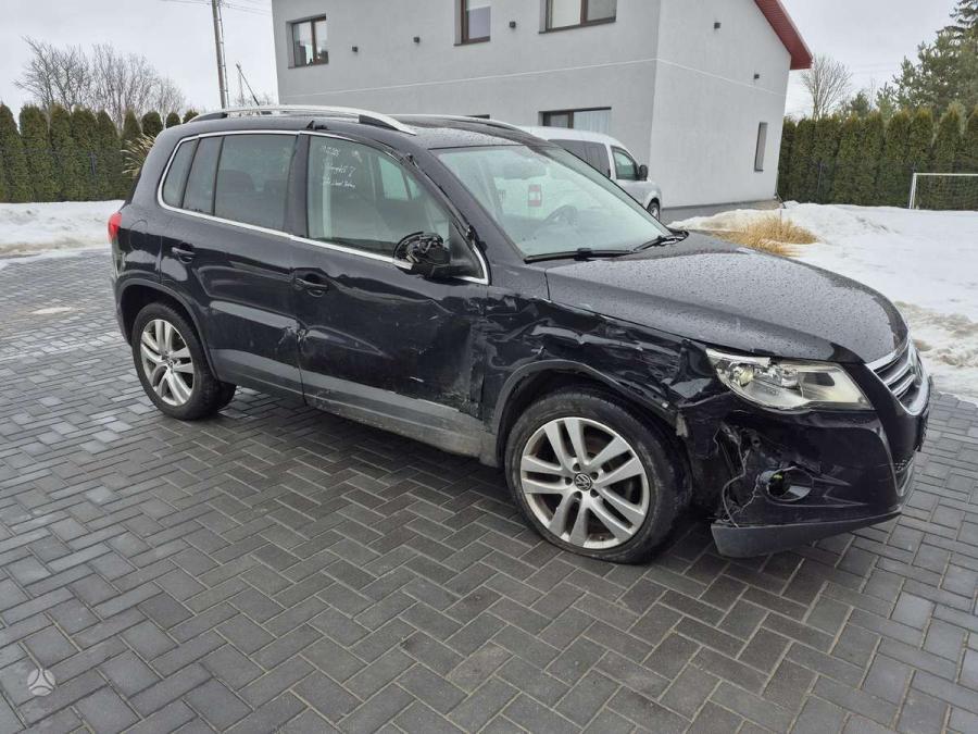 Black Volkswagen Tiguan 2008 in Vilkaviskis, with an engine capacity of 1.97 L and mileage of 220 thousand km for 4600 €, photo 9 on AUTOMOTO.COM.LV
