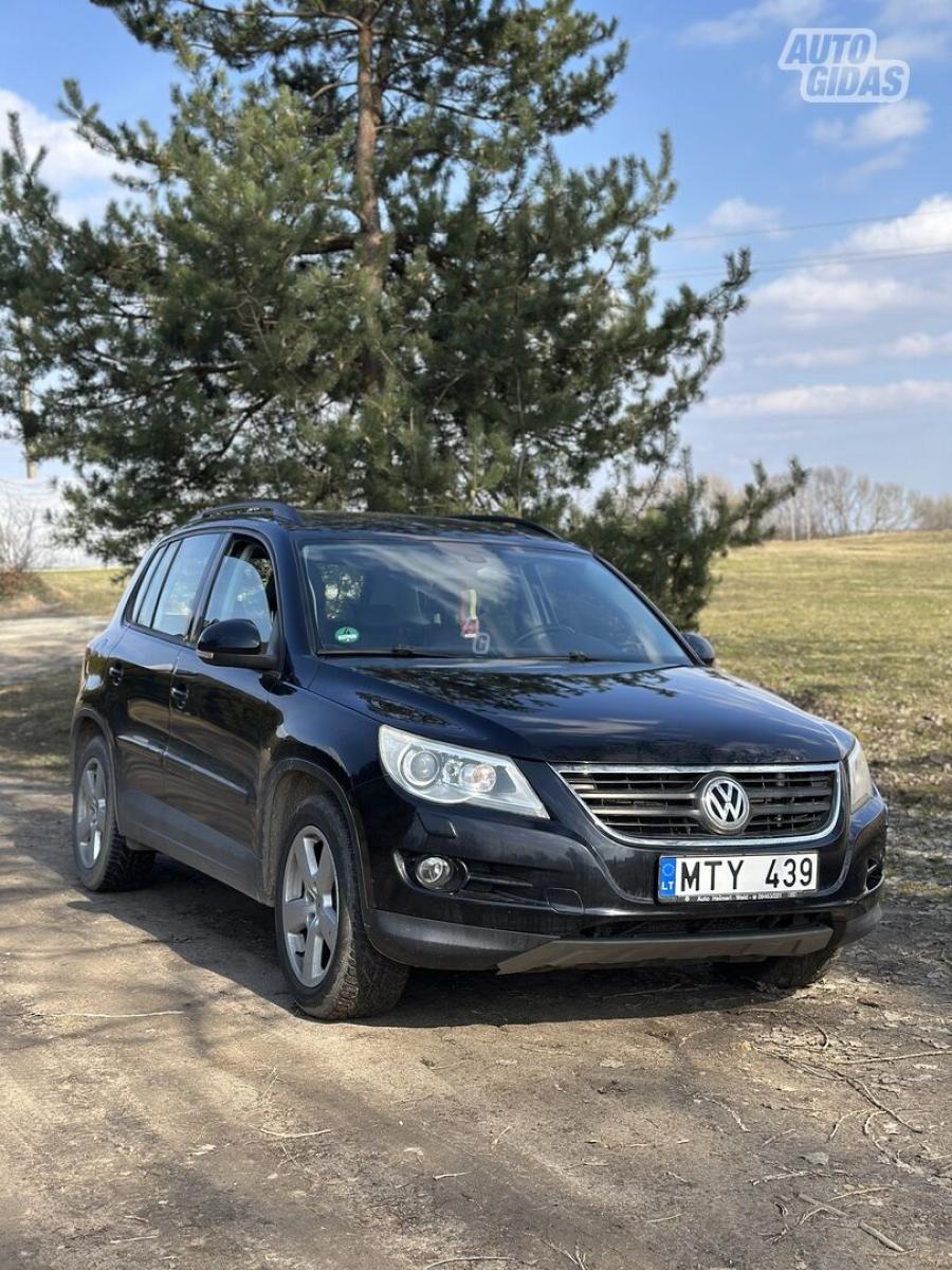 Black Volkswagen Tiguan 2008 in Vilnius, with an engine capacity of 2.00 L and mileage of 267 thousand km for 4500 €, photo 1 on AUTOMOTO.COM.LV