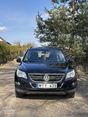 Black Volkswagen Tiguan 2008 in Vilnius, with an engine capacity of 2.00 L and mileage of 267 thousand km for 4500 €, photo 2 on AUTOMOTO.COM.LV