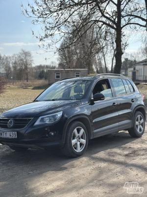 Black Volkswagen Tiguan 2008 in Vilnius, with an engine capacity of 2.00 L and mileage of 267 thousand km for 4500 €, photo 4 on AUTOMOTO.COM.LV