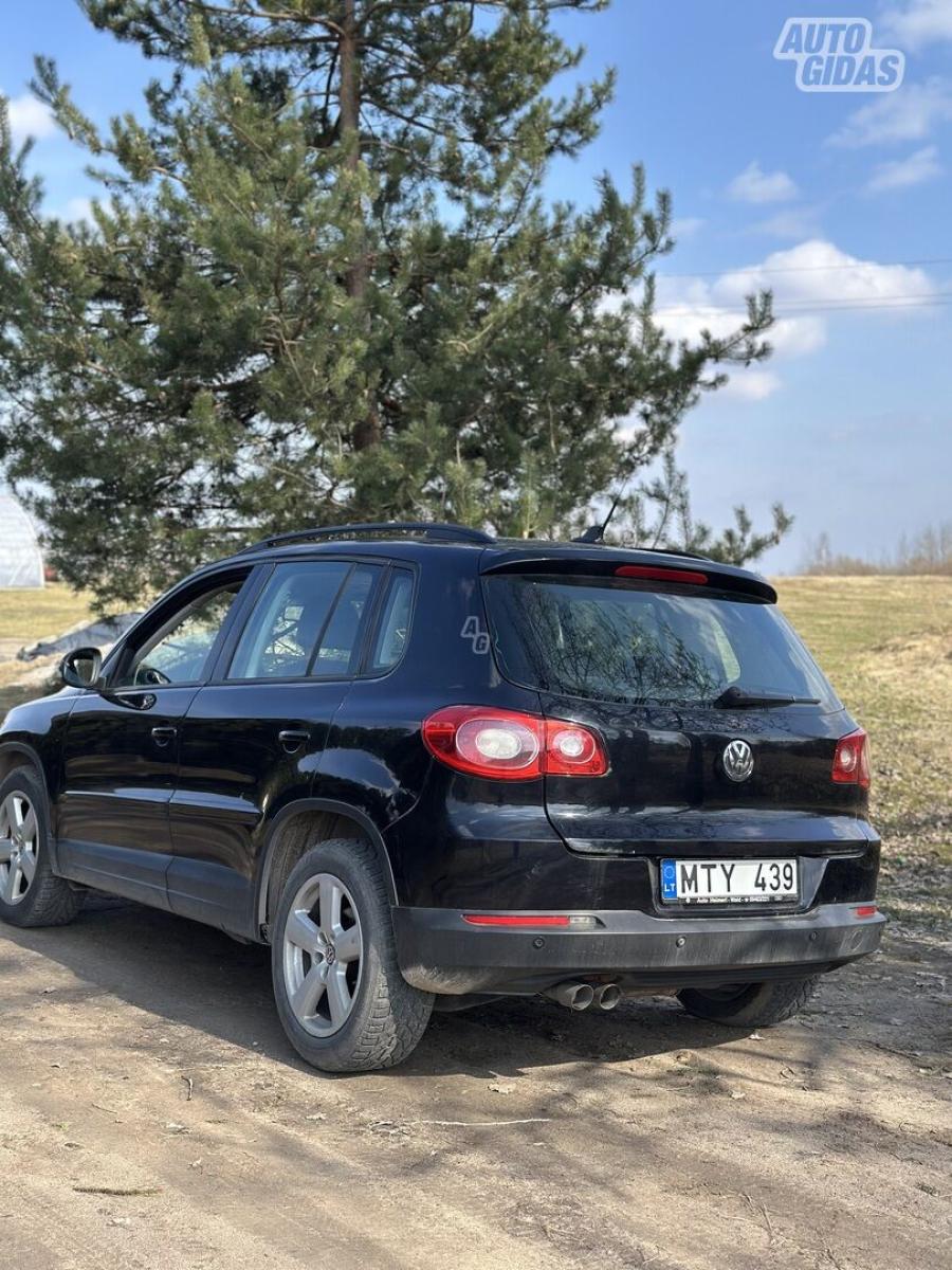Black Volkswagen Tiguan 2008 in Vilnius, with an engine capacity of 2.00 L and mileage of 267 thousand km for 4500 €, photo 5 on AUTOMOTO.COM.LV