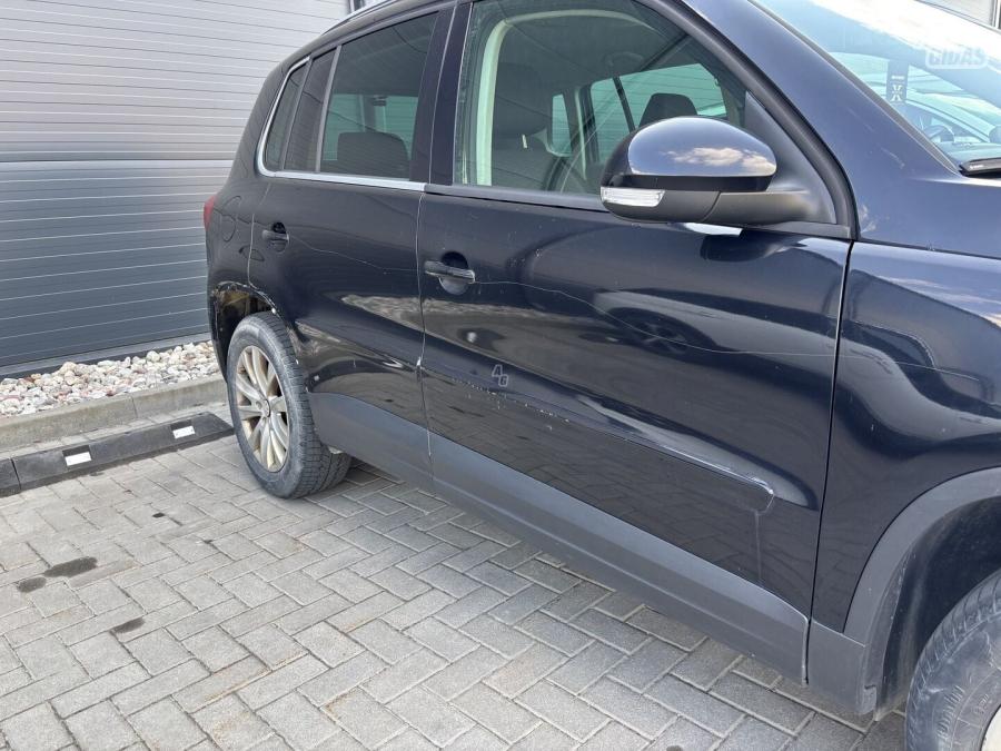 Melns Volkswagen Tiguan 2008 Klaipėda, ar dzinēja tilpumu 2.00 L un nobraukumu 450 tūkst. km par 2350 €, foto 4 vietnē AUTOMOTO.COM.LV
