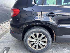 Melns Volkswagen Tiguan 2008 Klaipėda, ar dzinēja tilpumu 2.00 L un nobraukumu 450 tūkst. km par 2350 €, foto 7 vietnē AUTOMOTO.COM.LV