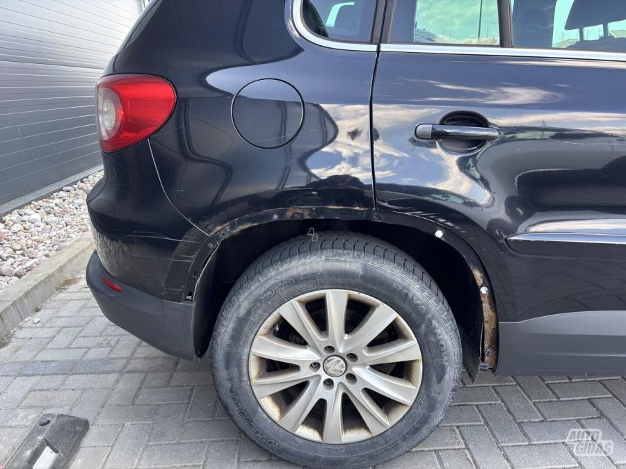 Melns Volkswagen Tiguan 2008 Klaipėda, ar dzinēja tilpumu 2.00 L un nobraukumu 450 tūkst. km par 2350 €, foto 7 vietnē AUTOMOTO.COM.LV