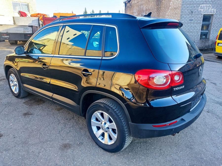 Black Volkswagen Tiguan 2008 in Utena, with an engine capacity of 2.00 L and mileage of 315 thousand km for 5400 €, photo 1 on AUTOMOTO.COM.LV