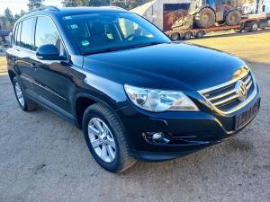Black Volkswagen Tiguan 2008 in Utena, with an engine capacity of 2.00 L and mileage of 315 thousand km for 5400 €, photo 9 on AUTOMOTO.COM.LV