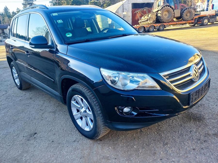 Black Volkswagen Tiguan 2008 in Utena, with an engine capacity of 2.00 L and mileage of 315 thousand km for 5400 €, photo 9 on AUTOMOTO.COM.LV