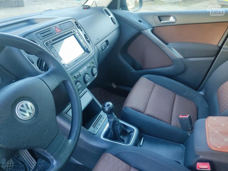 Black Volkswagen Tiguan 2008 in Utena, with an engine capacity of 2.00 L and mileage of 315 thousand km for 5400 €, photo 10 on AUTOMOTO.COM.LV
