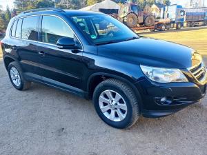 Black Volkswagen Tiguan 2008 in Utena, with an engine capacity of 2.00 L and mileage of 315 thousand km for 5400 €, photo 12 on AUTOMOTO.COM.LV