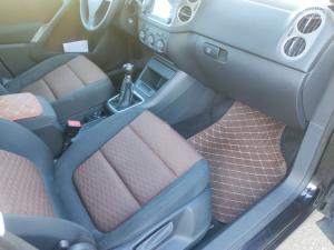 Black Volkswagen Tiguan 2008 in Utena, with an engine capacity of 2.00 L and mileage of 315 thousand km for 5400 €, photo 15 on AUTOMOTO.COM.LV