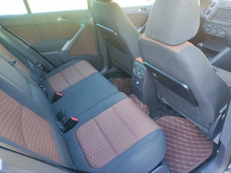 Black Volkswagen Tiguan 2008 in Utena, with an engine capacity of 2.00 L and mileage of 315 thousand km for 5400 €, photo 18 on AUTOMOTO.COM.LV