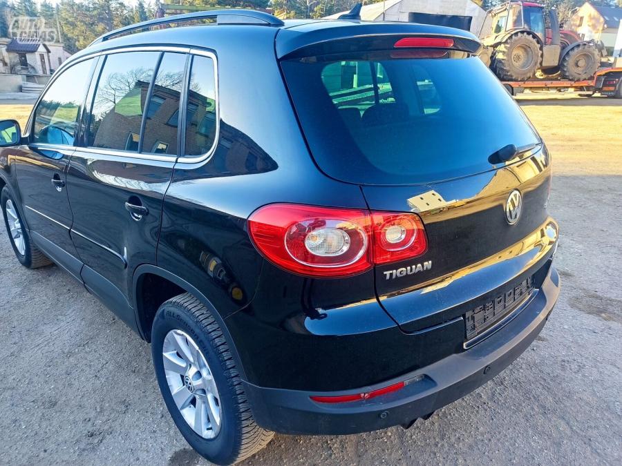 Black Volkswagen Tiguan 2008 in Utena, with an engine capacity of 2.00 L and mileage of 315 thousand km for 5400 €, photo 25 on AUTOMOTO.COM.LV