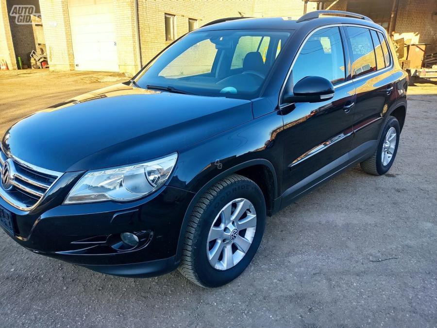 Black Volkswagen Tiguan 2008 in Utena, with an engine capacity of 2.00 L and mileage of 315 thousand km for 5400 €, photo 26 on AUTOMOTO.COM.LV