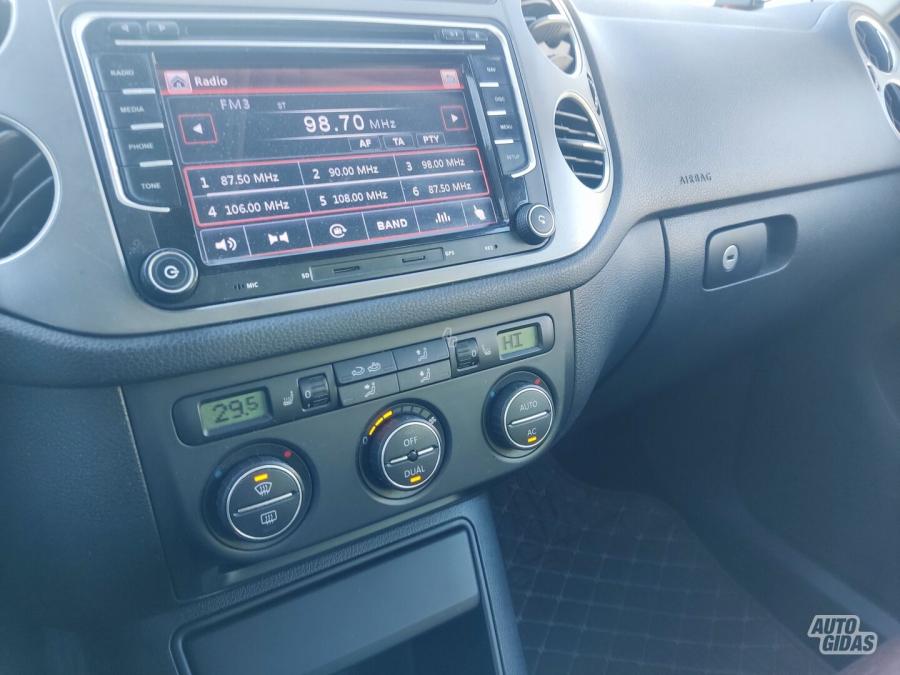 Black Volkswagen Tiguan 2008 in Utena, with an engine capacity of 2.00 L and mileage of 315 thousand km for 5400 €, photo 27 on AUTOMOTO.COM.LV