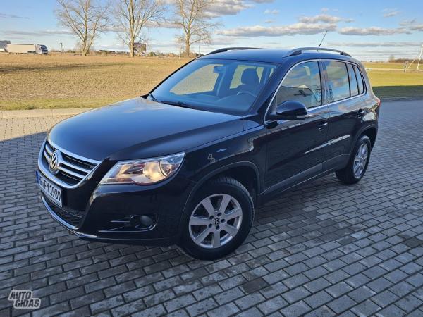 Black Volkswagen Tiguan 2008 in Kretinga, with an engine capacity of 1.40 L and mileage of 219 thousand km for 5499 €, photo 2 on AUTOMOTO.COM.LV