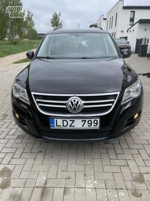 Melns Volkswagen Tiguan 2008 Viļņa, ar dzinēja tilpumu 2.00 L un nobraukumu 334 tūkst. km par 5300 €, foto  vietnē AUTOMOTO.COM.LV