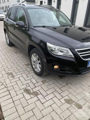 Melns Volkswagen Tiguan 2008 Viļņa, ar dzinēja tilpumu 2.00 L un nobraukumu 334 tūkst. km par 5300 €, foto 3 vietnē AUTOMOTO.COM.LV