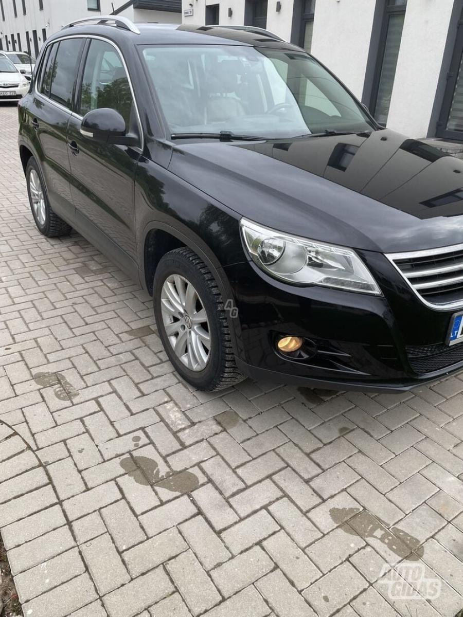 Melns Volkswagen Tiguan 2008 Viļņa, ar dzinēja tilpumu 2.00 L un nobraukumu 334 tūkst. km par 5300 €, foto 3 vietnē AUTOMOTO.COM.LV