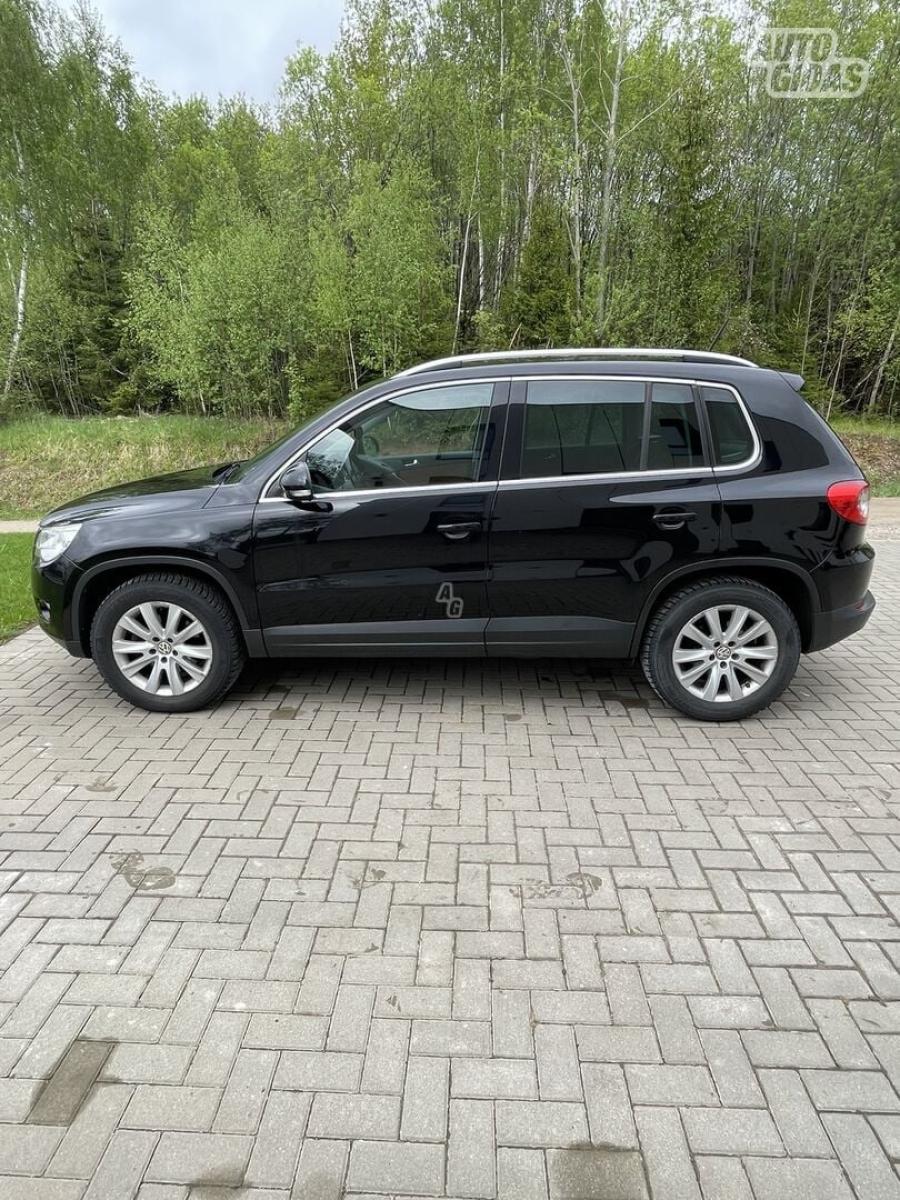 Melns Volkswagen Tiguan 2008 Viļņa, ar dzinēja tilpumu 2.00 L un nobraukumu 334 tūkst. km par 5300 €, foto 5 vietnē AUTOMOTO.COM.LV
