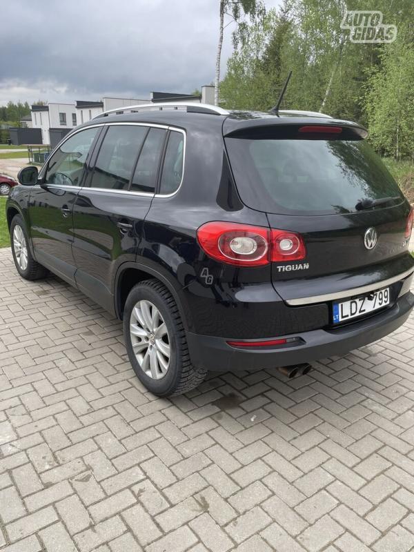 Black Volkswagen Tiguan 2008 in Vilnius, with an engine capacity of 2.00 L and mileage of 334 thousand km for 5300 €, photo 5 on AUTOMOTO.COM.LV