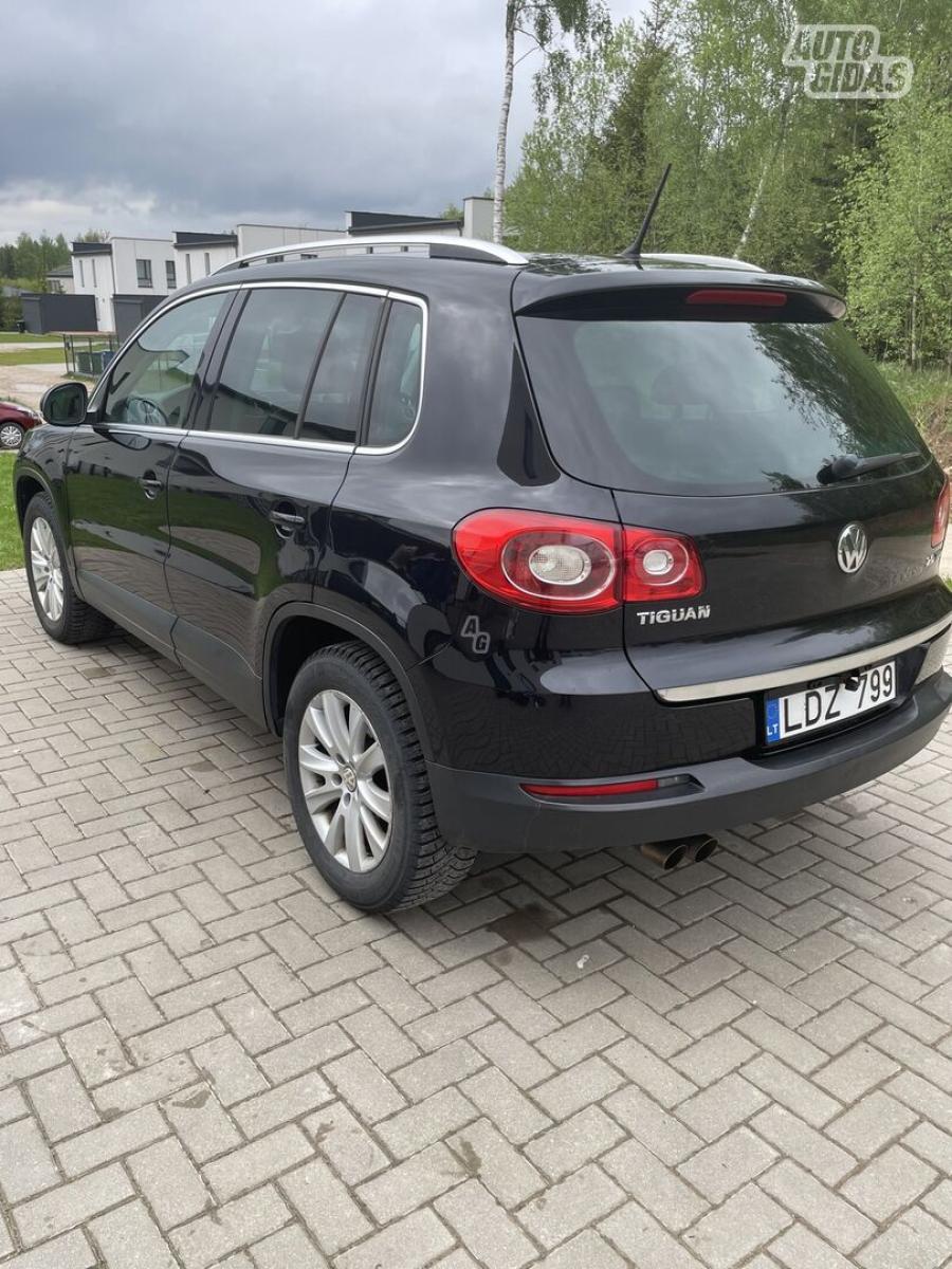 Melns Volkswagen Tiguan 2008 Viļņa, ar dzinēja tilpumu 2.00 L un nobraukumu 334 tūkst. km par 5300 €, foto 6 vietnē AUTOMOTO.COM.LV